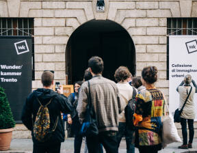 Tiring House: molto di più di un'associazione